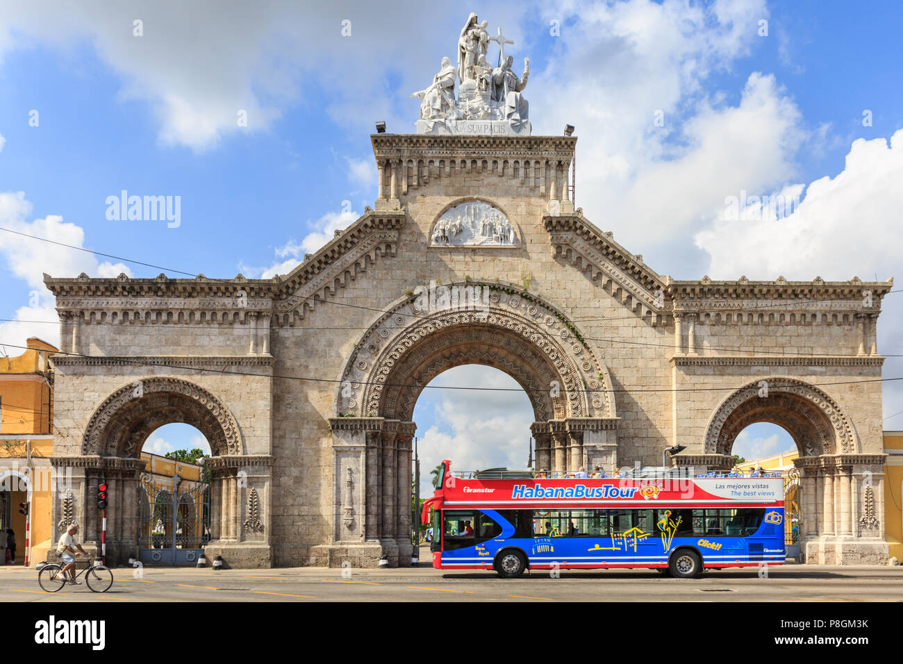 Main Gate Eingang zum berühmten doppelpunkt Friedhof mit touristischen ...