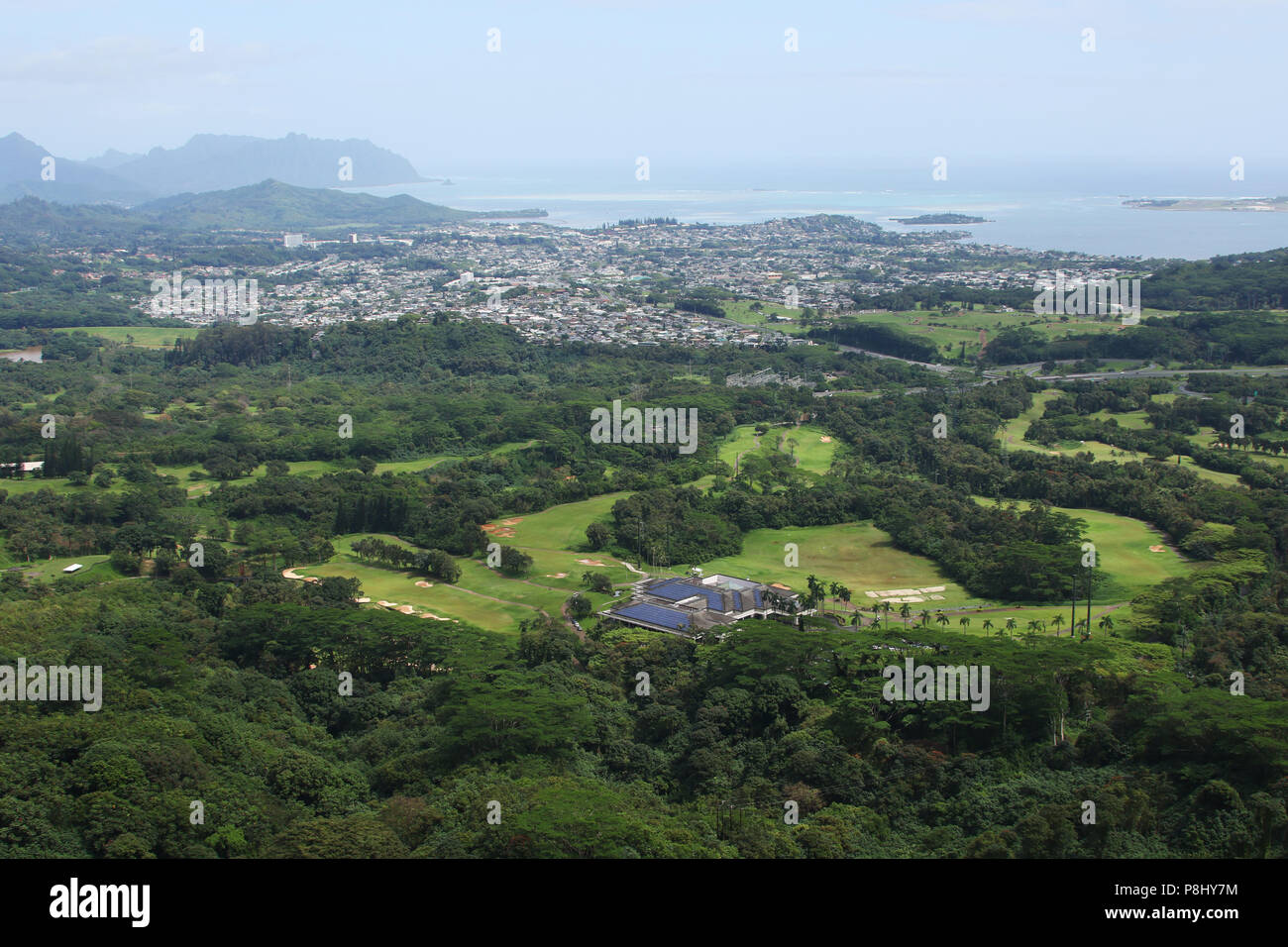 Ausblick auf das Tal von Nu'Uanu Pali Aussichtspunkt. Koolau Golf Club ...