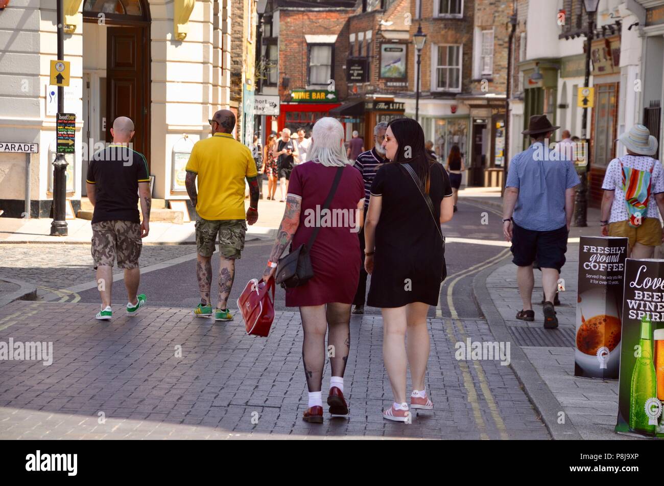 Alte Skinheads mit Tattoos und skinhead Mädchen in Margate kent UK ...