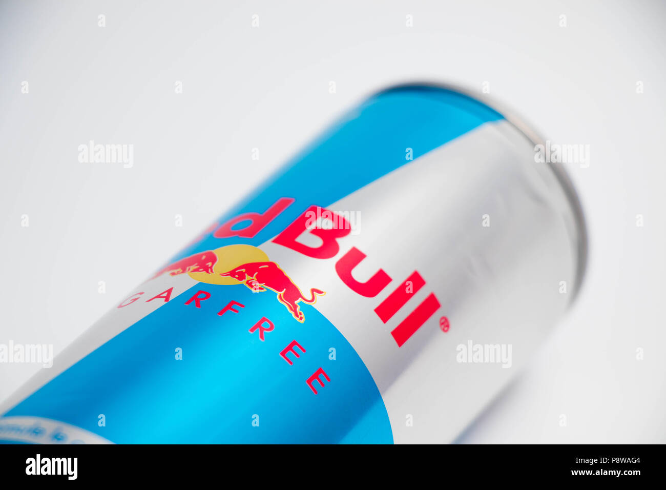 Flasche dose red bull energy drink -Fotos und -Bildmaterial in hoher ...