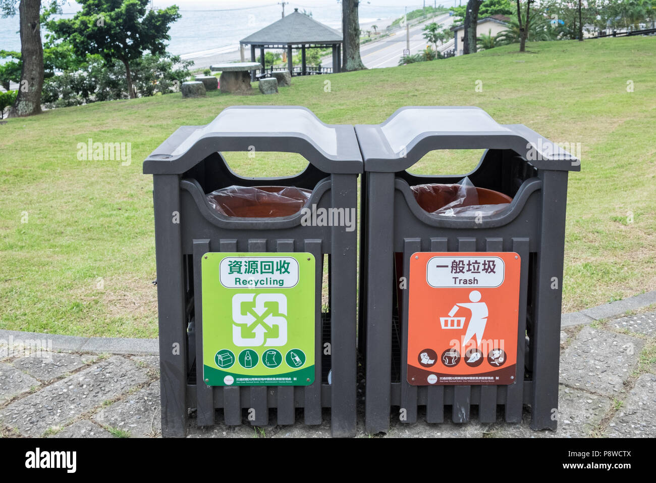 China chinese rubbish recycling -Fotos und -Bildmaterial in hoher ...