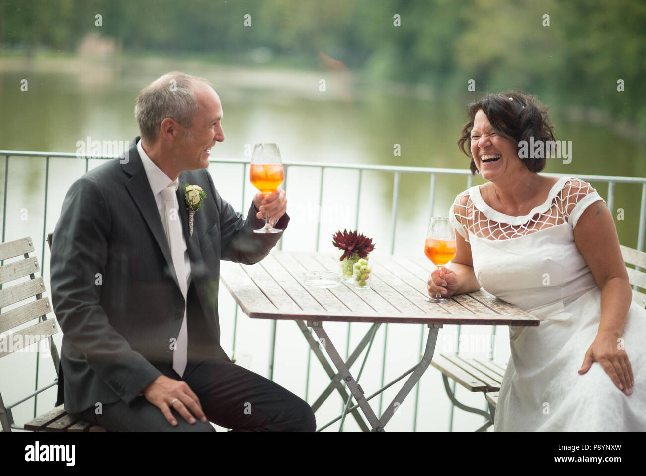 Im Alter ältere Menschen ehe Paar am Hochzeitstag alte Braut und ...