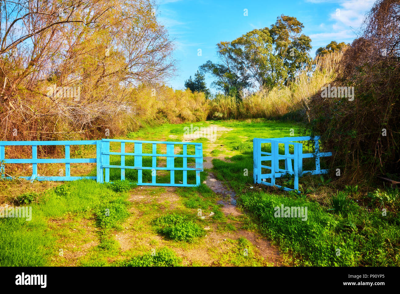 Hölzernes ranch tor -Fotos und -Bildmaterial in hoher Auflösung – Alamy