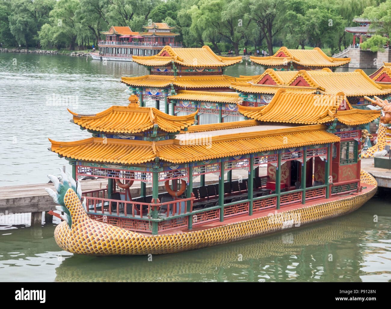 Drachenboot im Sommerpalast, Peking, China Stockfotografie - Alamy