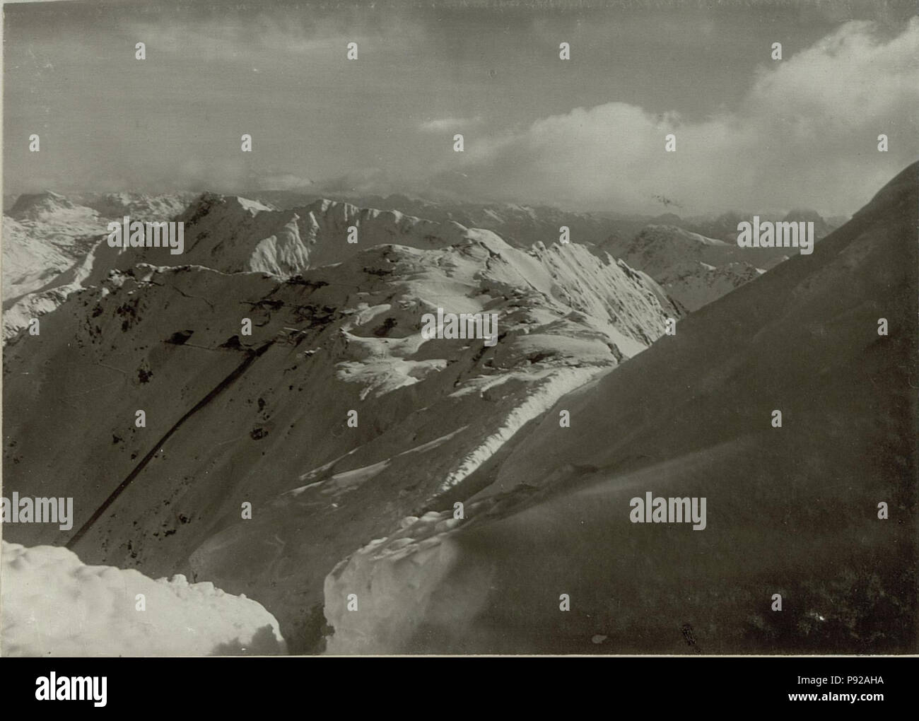 Spur des 10 bataillons -Fotos und -Bildmaterial in hoher Auflösung – Alamy