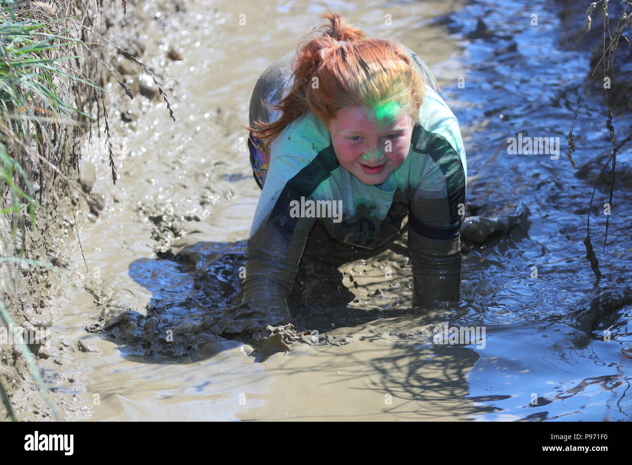 Girl Covered In Mud Stockfotos und -bilder Kaufen - Alamy