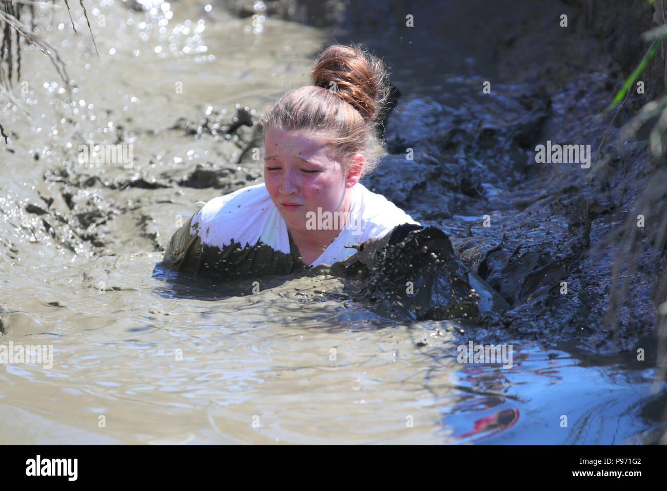 Girl Covered In Mud Stockfotos und -bilder Kaufen - Alamy