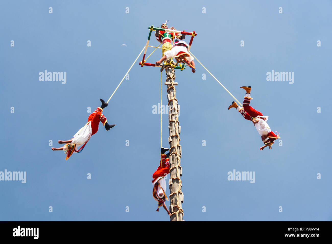 Totonac kleid -Fotos und -Bildmaterial in hoher Auflösung – Alamy
