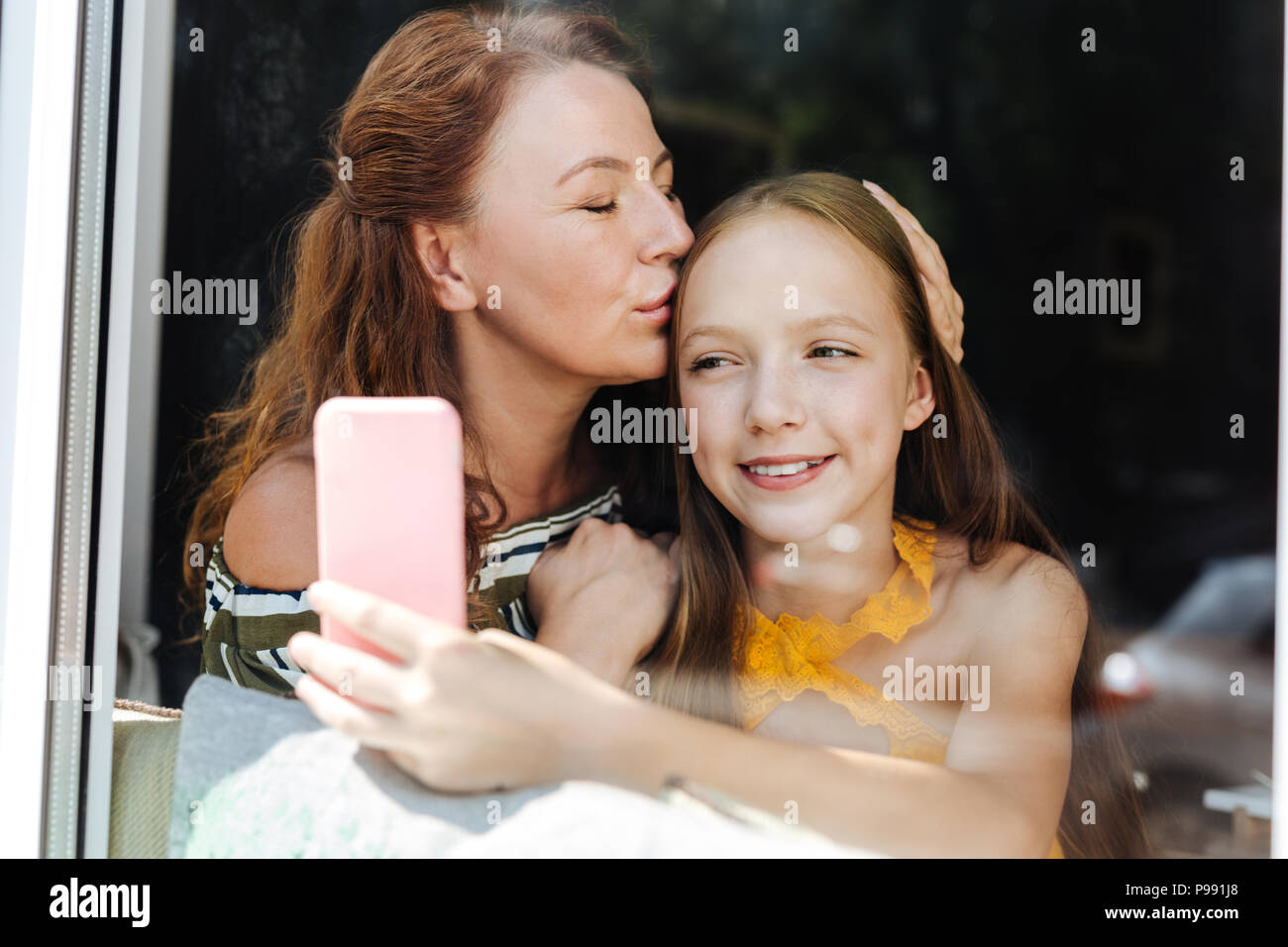 Hellhaarige kinder -Fotos und -Bildmaterial in hoher Auflösung – Alamy