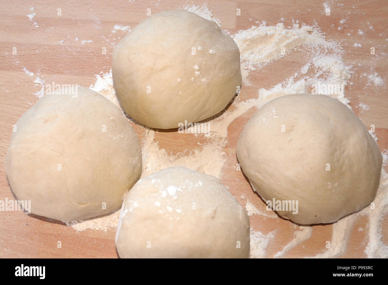 Pizza kochzutaten teig -Fotos und -Bildmaterial in hoher Auflösung – Alamy