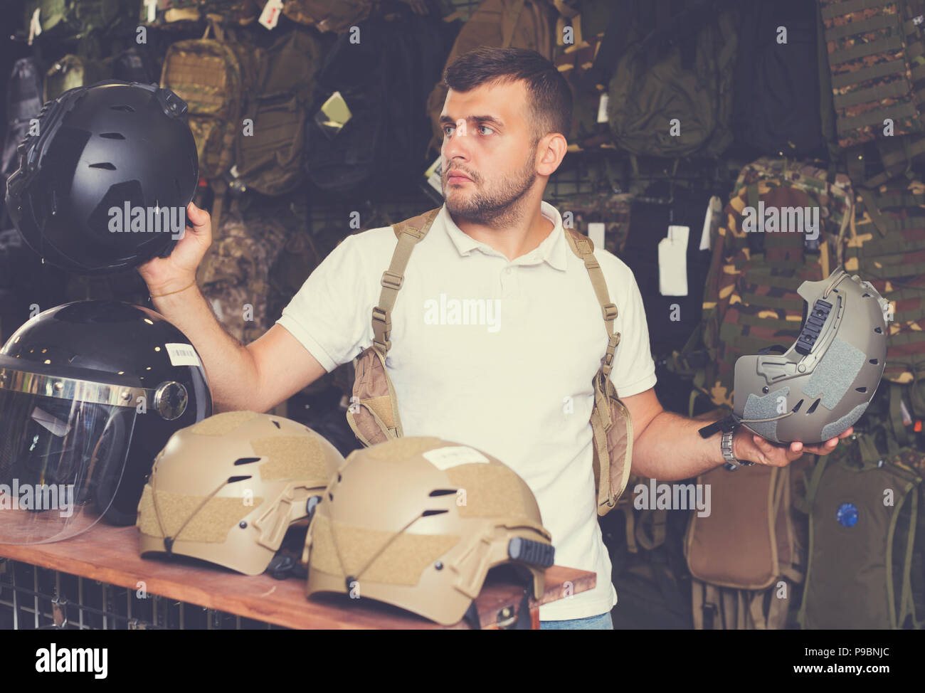 Luftwaffe flak helm -Fotos und -Bildmaterial in hoher Auflösung – Alamy
