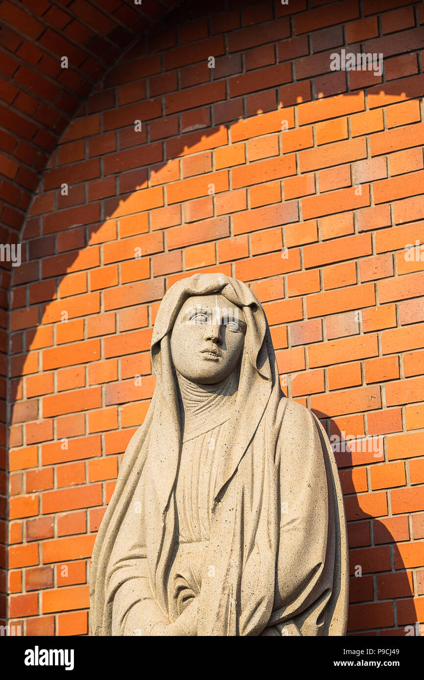 Mary jesus pieta statue in -Fotos und -Bildmaterial in hoher Auflösung ...