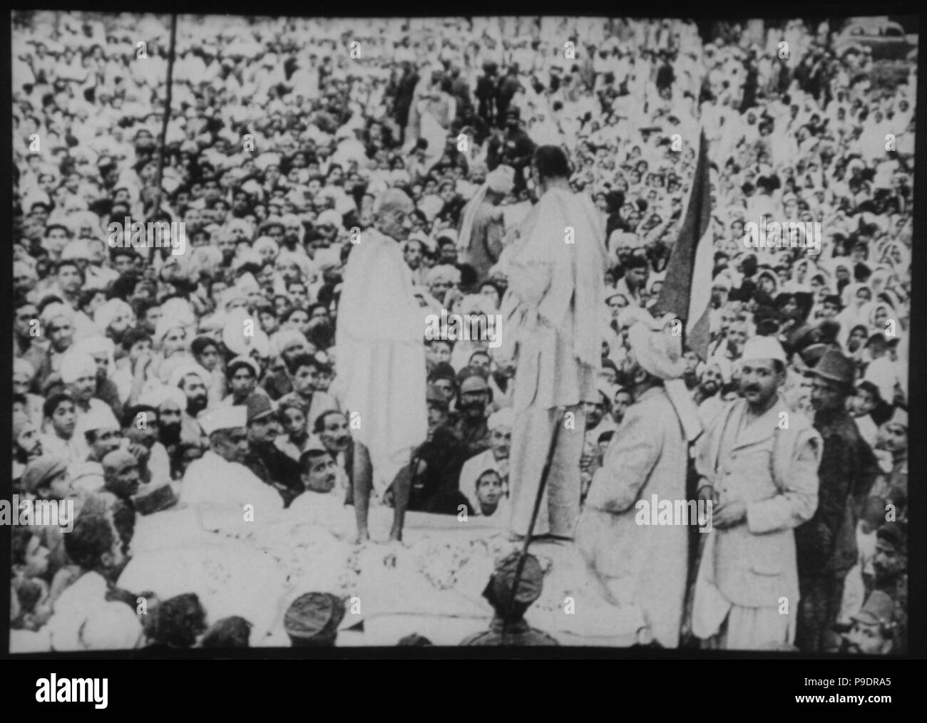 Mohandas Gandhi mit Abdul Ghaffar Khan in Peshawar. Museum: private ...