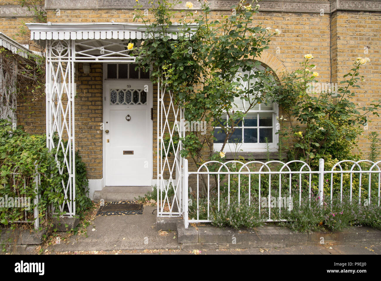 Der ehemalige olympische springreiter lizzie purbrick verwendete ...