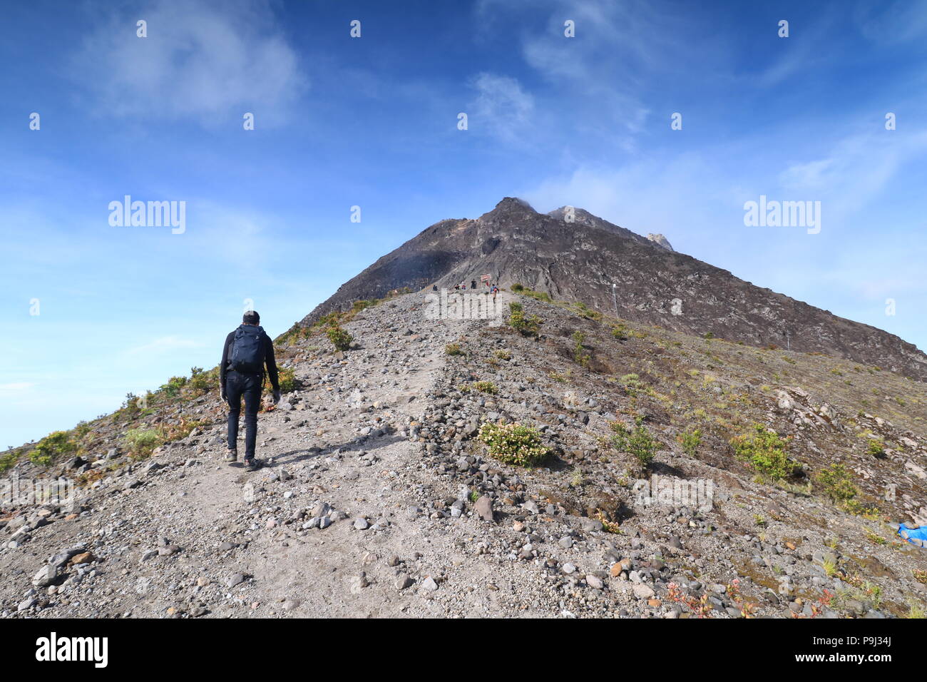 Krater des mount merapi -Fotos und -Bildmaterial in hoher Auflösung – Alamy