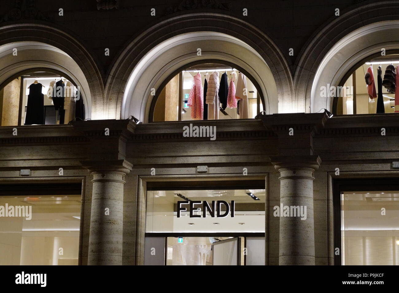 Fendi store Stockfotos und -bilder Kaufen - Alamy