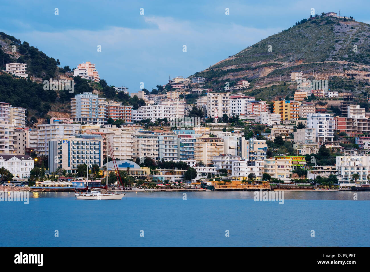 Abenddämmerung am Meer, Saranda, Saranda, qark Vlora, Ionisches Meer ...