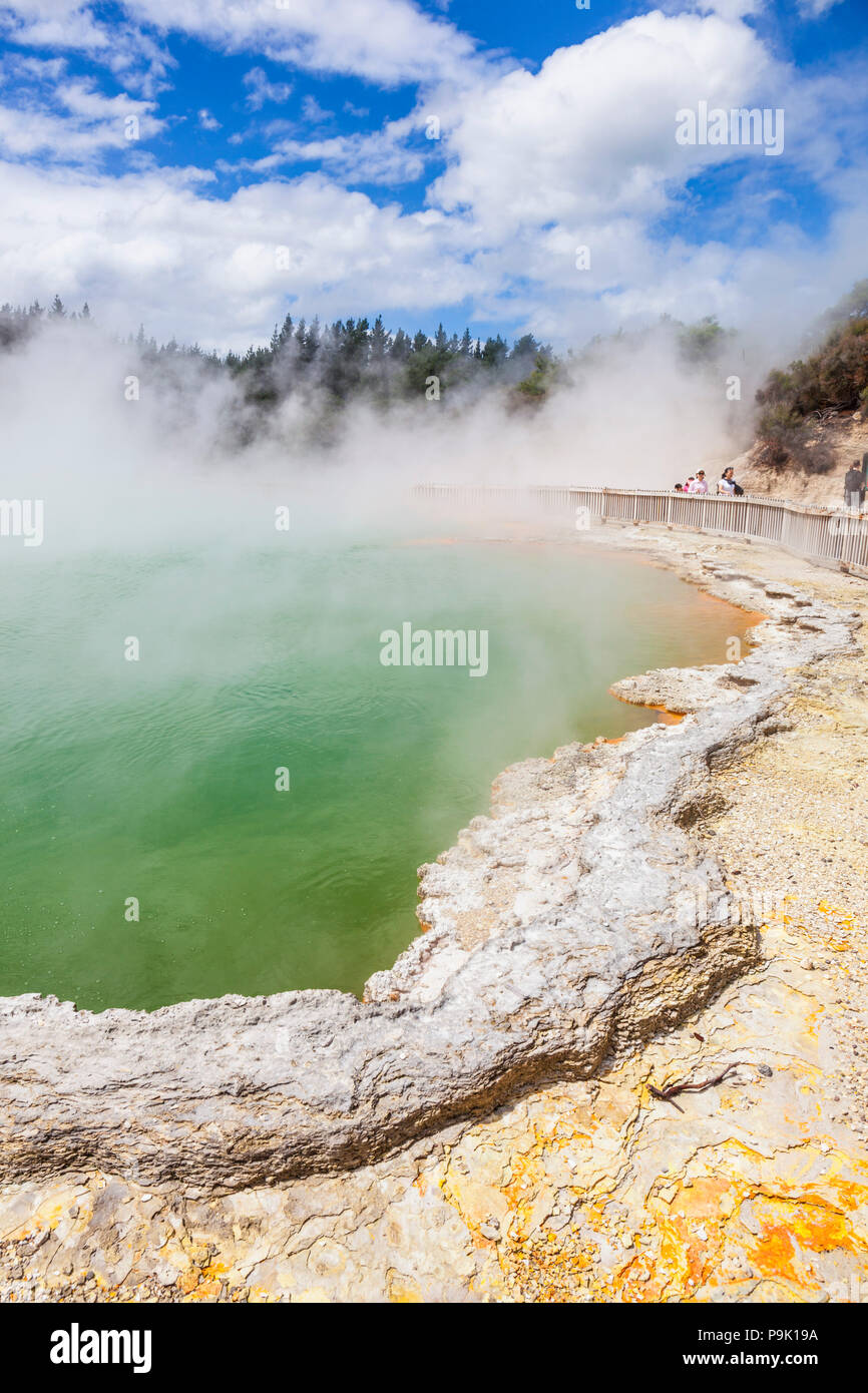 Champagner pool neuseeland -Fotos und -Bildmaterial in hoher Auflösung ...