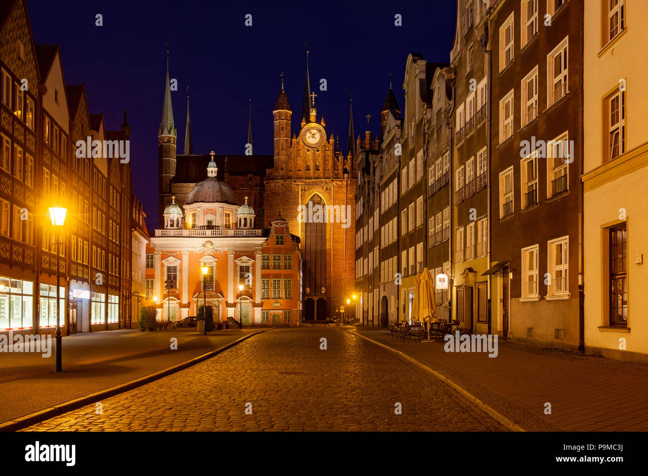 Innenraum der basilika st marys -Fotos und -Bildmaterial in hoher ...