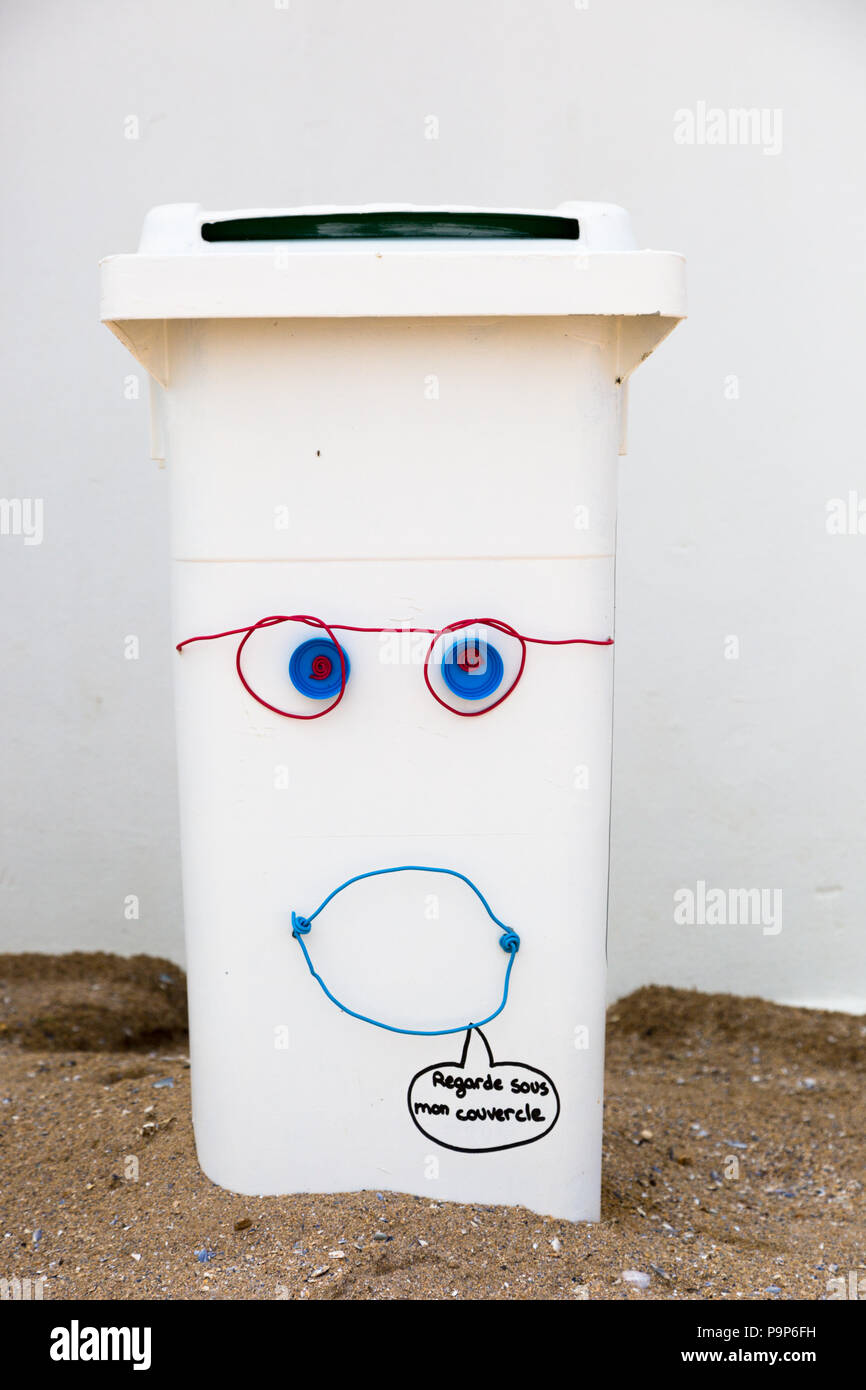 Lustige mülltonne Stockfotos und -bilder Kaufen - Alamy