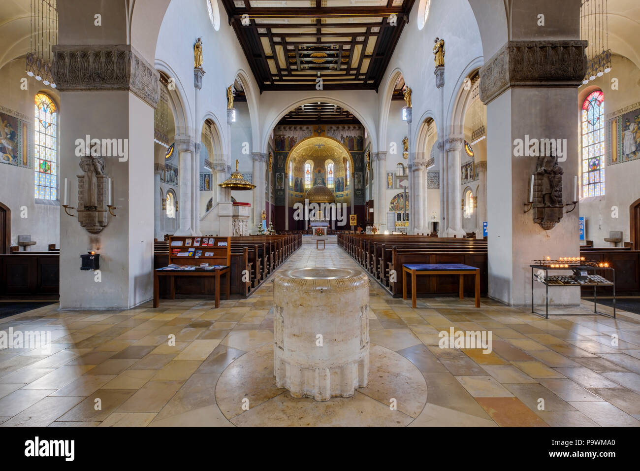 Kirche herz jesu -Fotos und -Bildmaterial in hoher Auflösung – Alamy