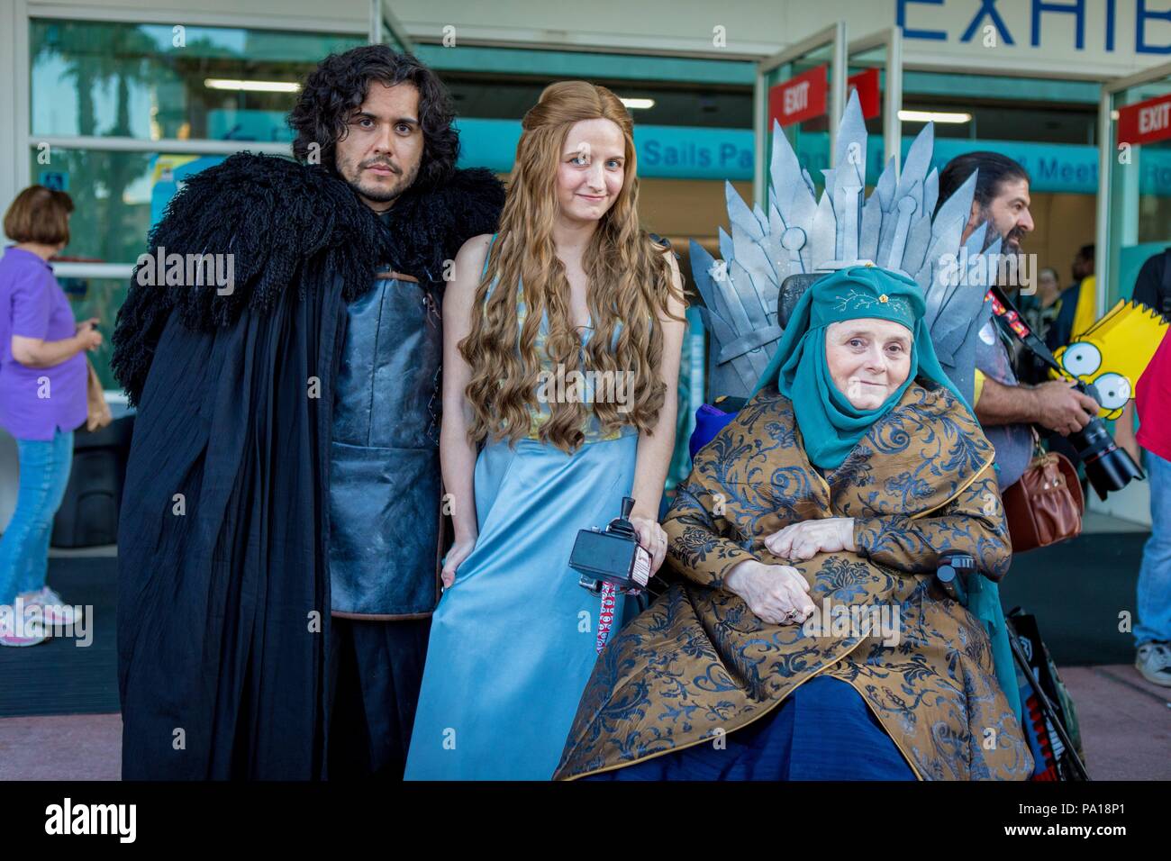 Cosplayer Carlos als John Snow (links), als Baraciel Margaery Tyrell ...