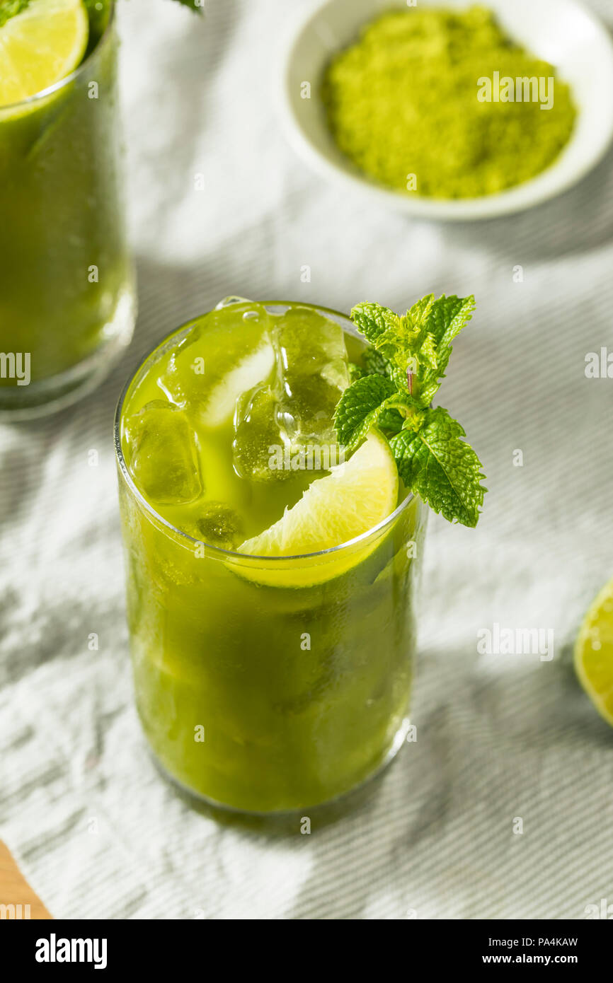 Iced green tea -Fotos und -Bildmaterial in hoher Auflösung – Alamy