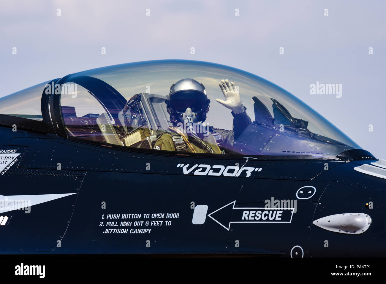 Kapitän Stefan 'Vador "Darte der belgischen Luftwaffe F-16 Solo Piloten ...