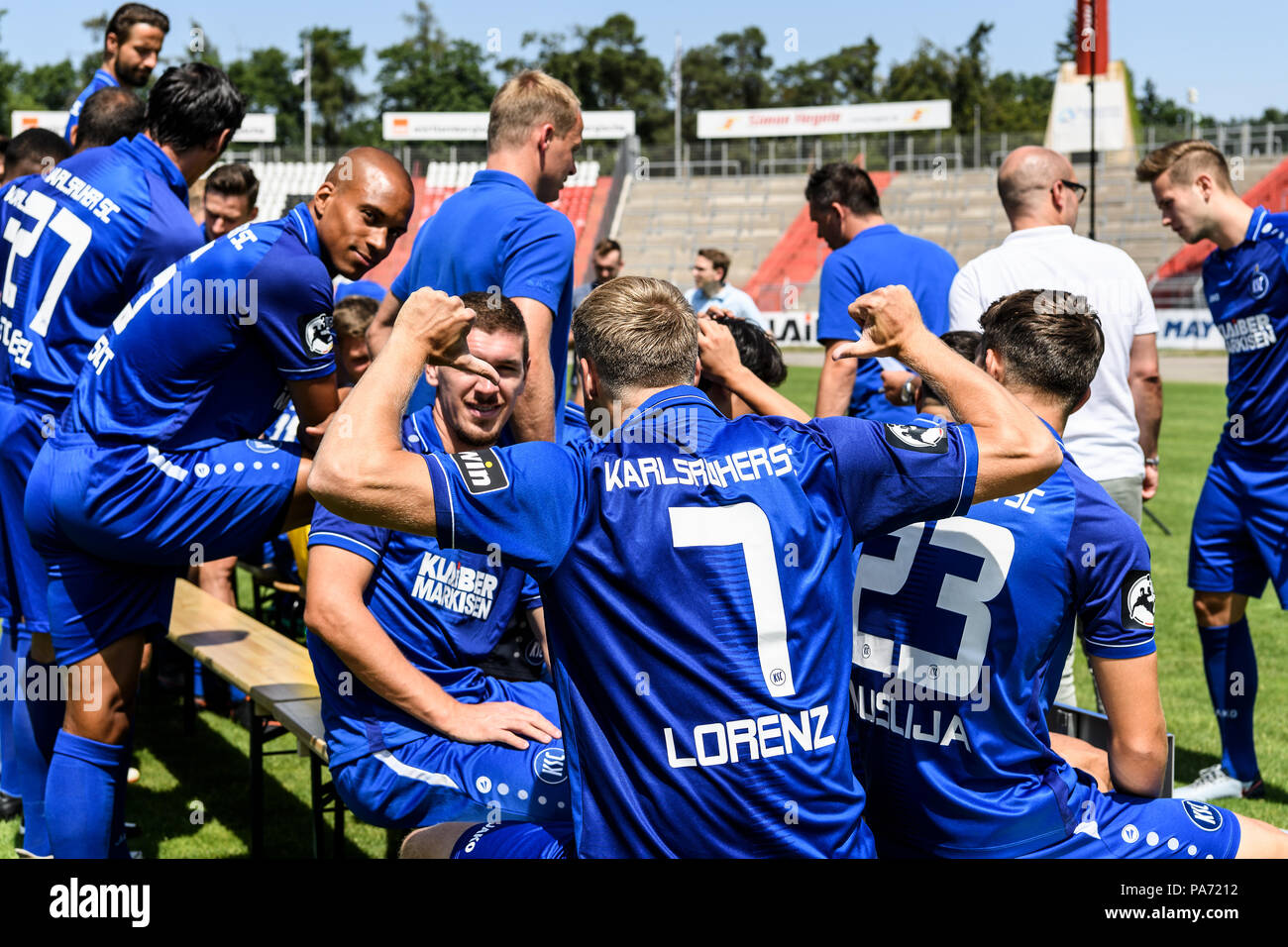 Karlsruher sc logo -Fotos und -Bildmaterial in hoher Auflösung – Alamy