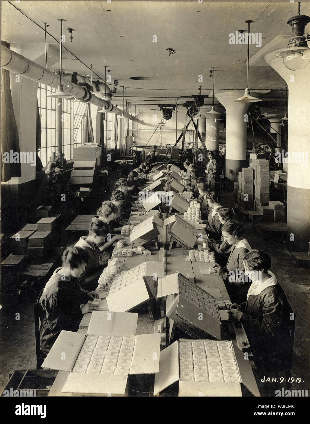 Colgate werbung -Fotos und -Bildmaterial in hoher Auflösung – Alamy