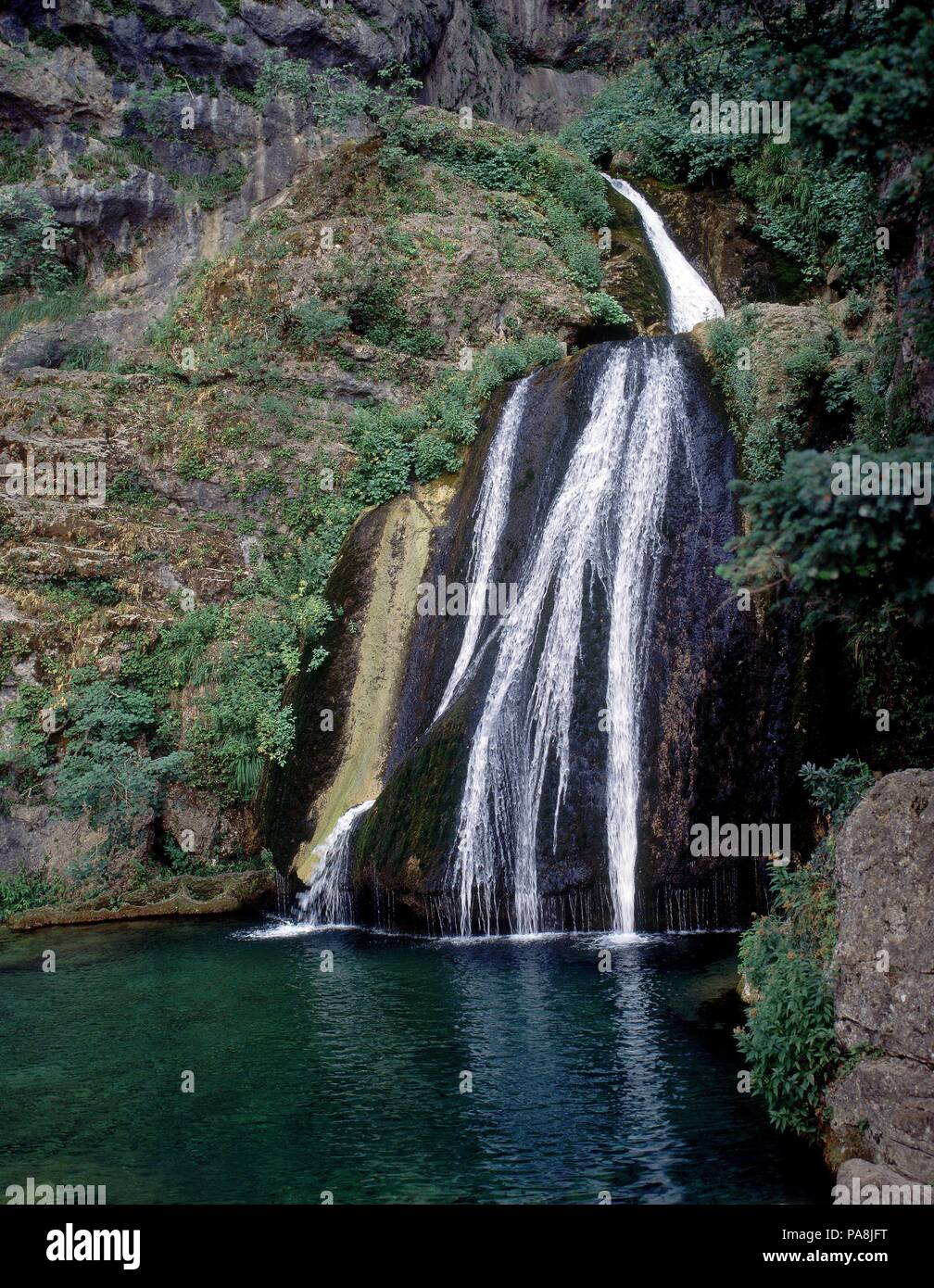 Nacimiento del río mundo -Fotos und -Bildmaterial in hoher Auflösung ...