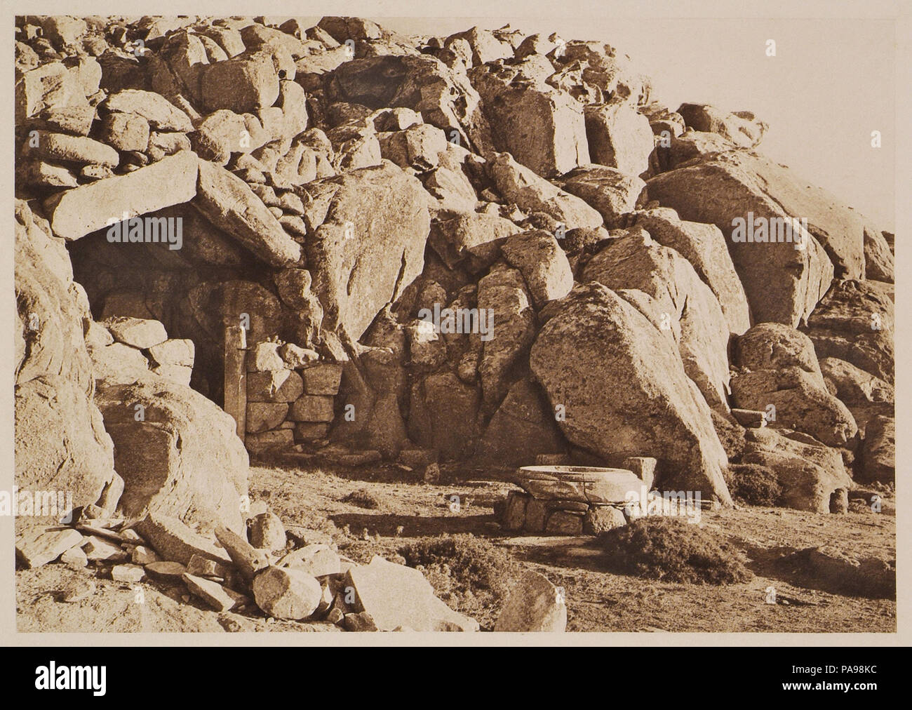 156 Le Temple-Caverne sur le Cynthe, à Délos - Baud-bovy Daniel ...