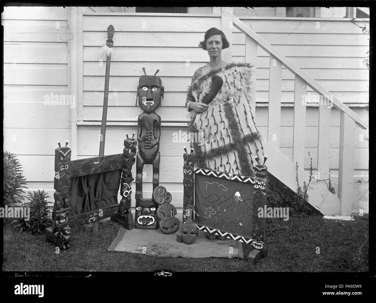 Traditionelle maori schnitzereien -Fotos und -Bildmaterial in hoher ...