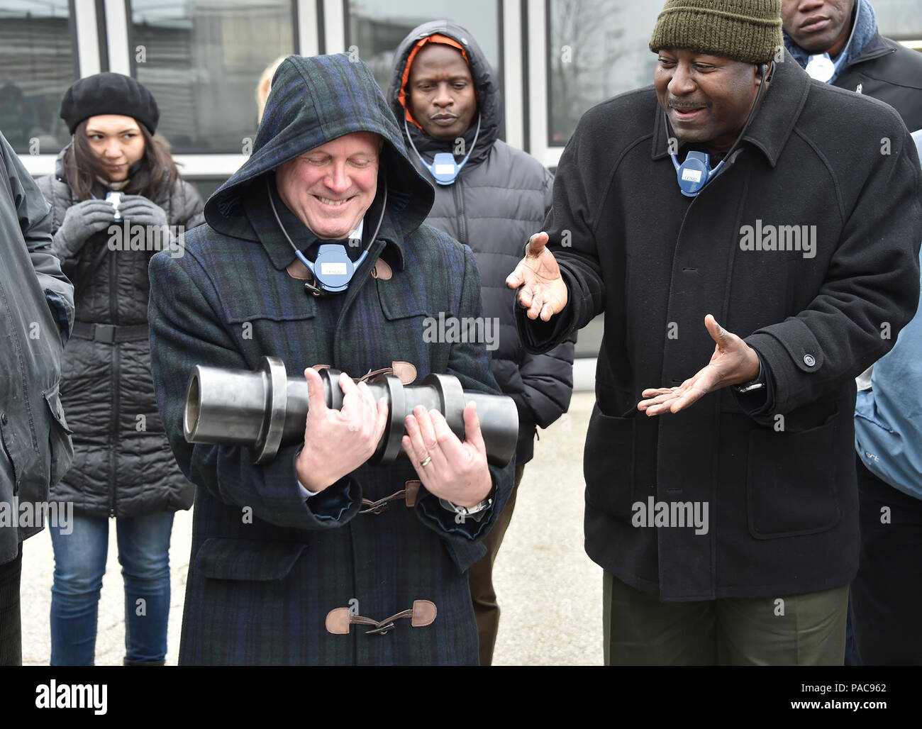 Ghana Streitkräfte Oberstleutnant Bawah Zibrim Ayorrogo (rechts), der ...