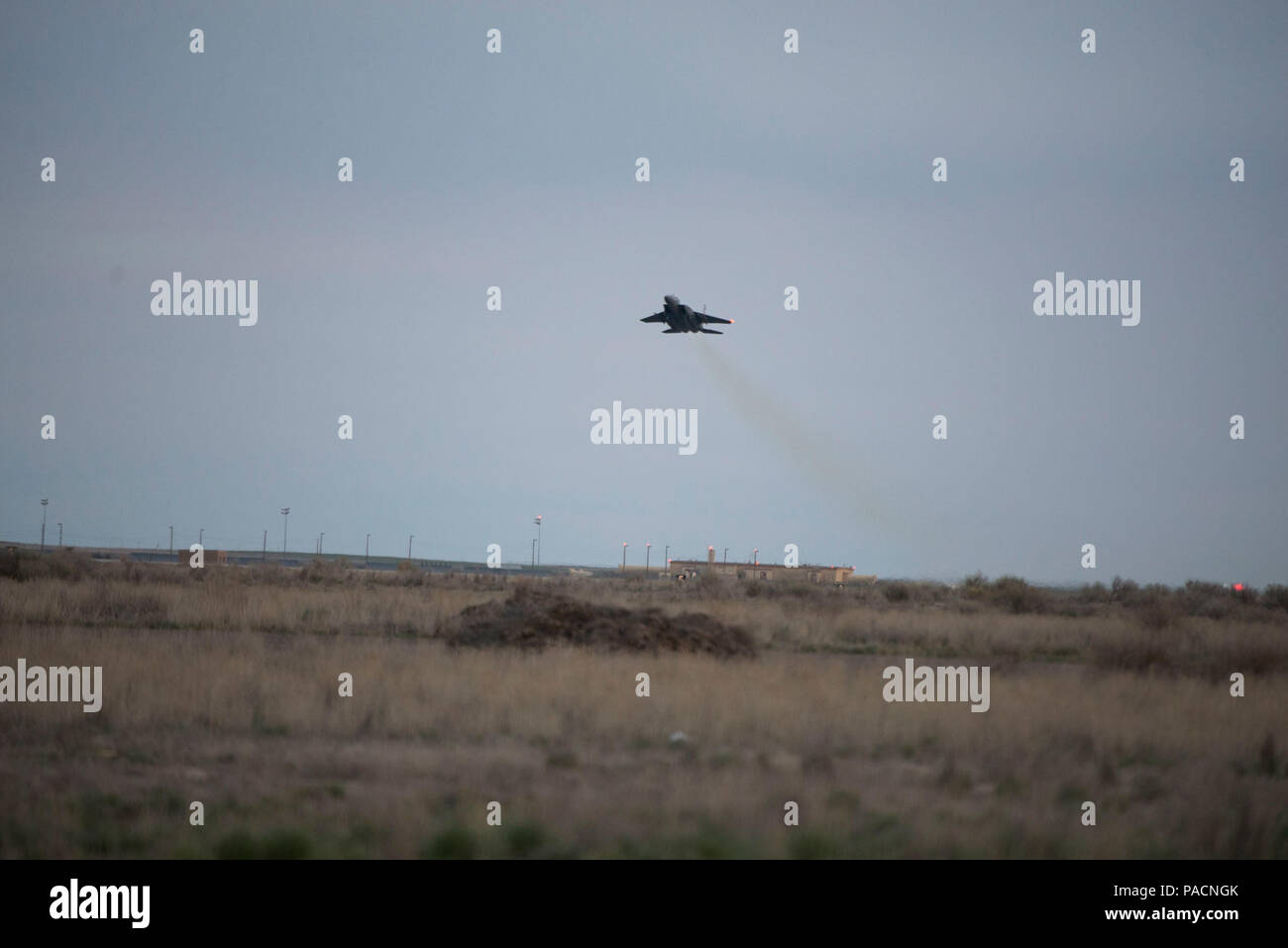 Eine F-15E Strike Eagle startet von Mountain Home Air Force Base, Idaho ...