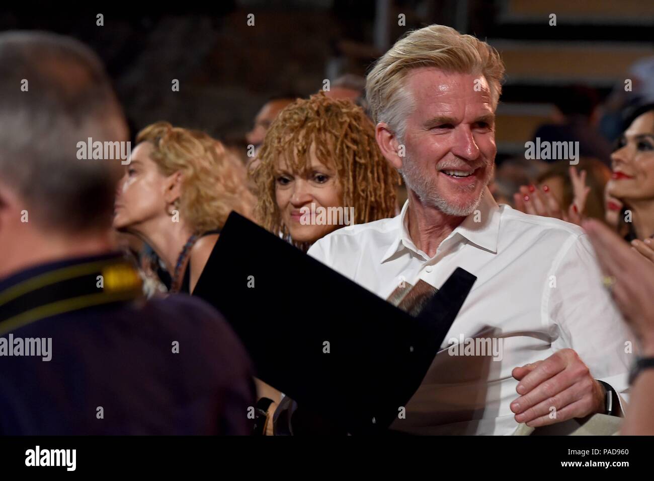 Taormina, Italien. 20. Juli 2018. Taormina: Matthew Modine und Frau ...