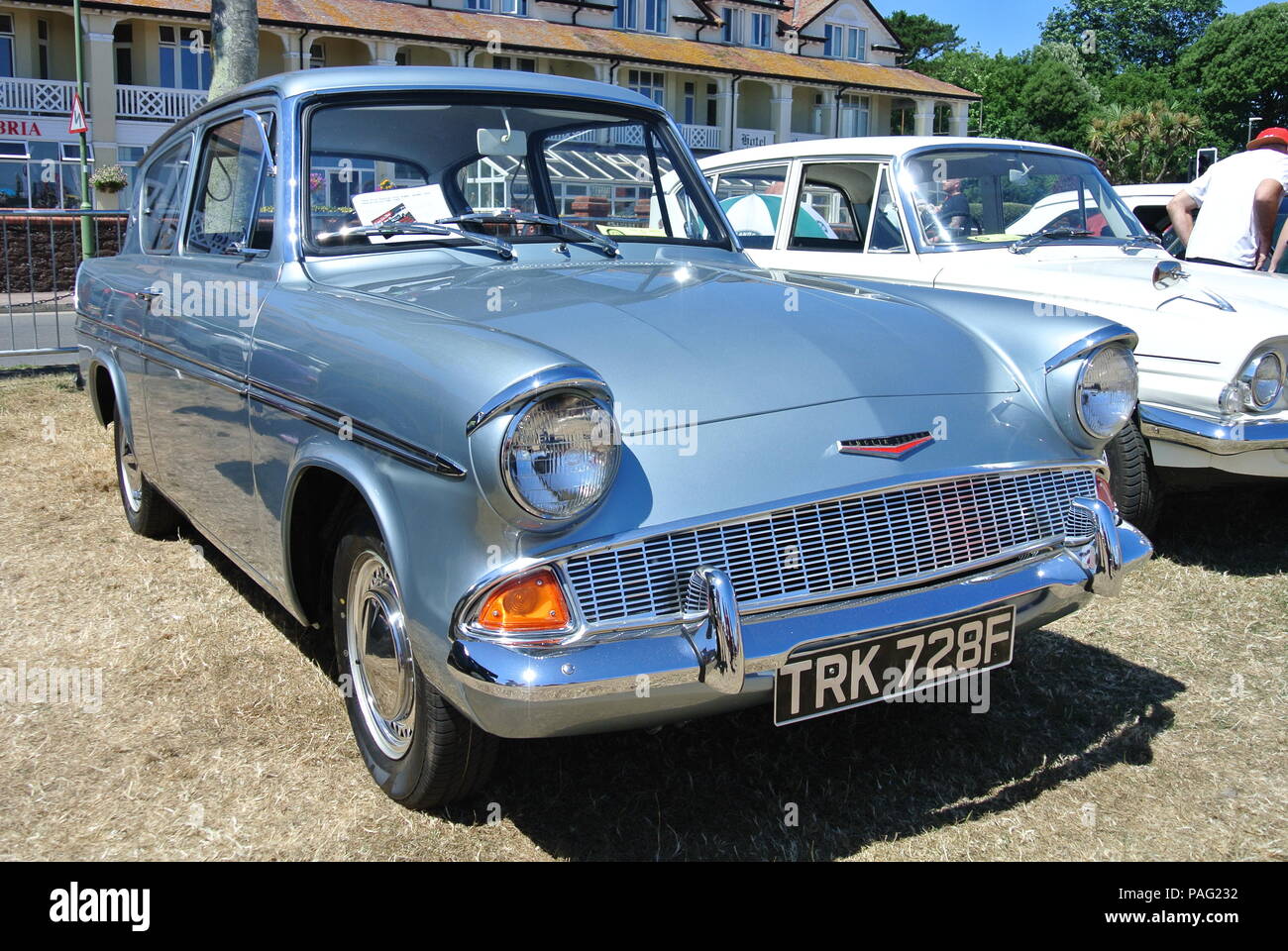 Ford anglia 1200 super -Fotos und -Bildmaterial in hoher Auflösung – Alamy