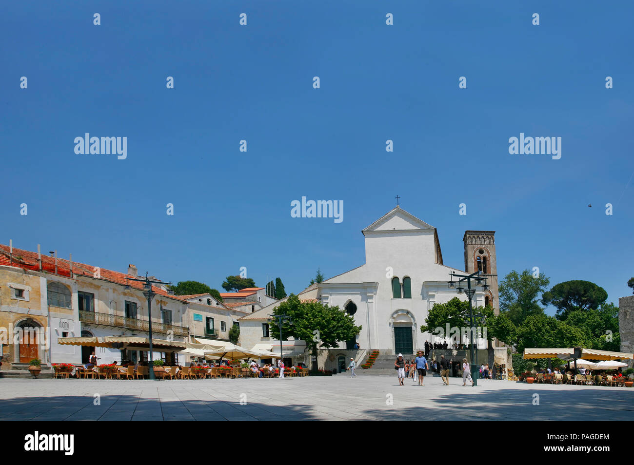 Duomo und piazza del duomo von ravello -Fotos und -Bildmaterial in ...