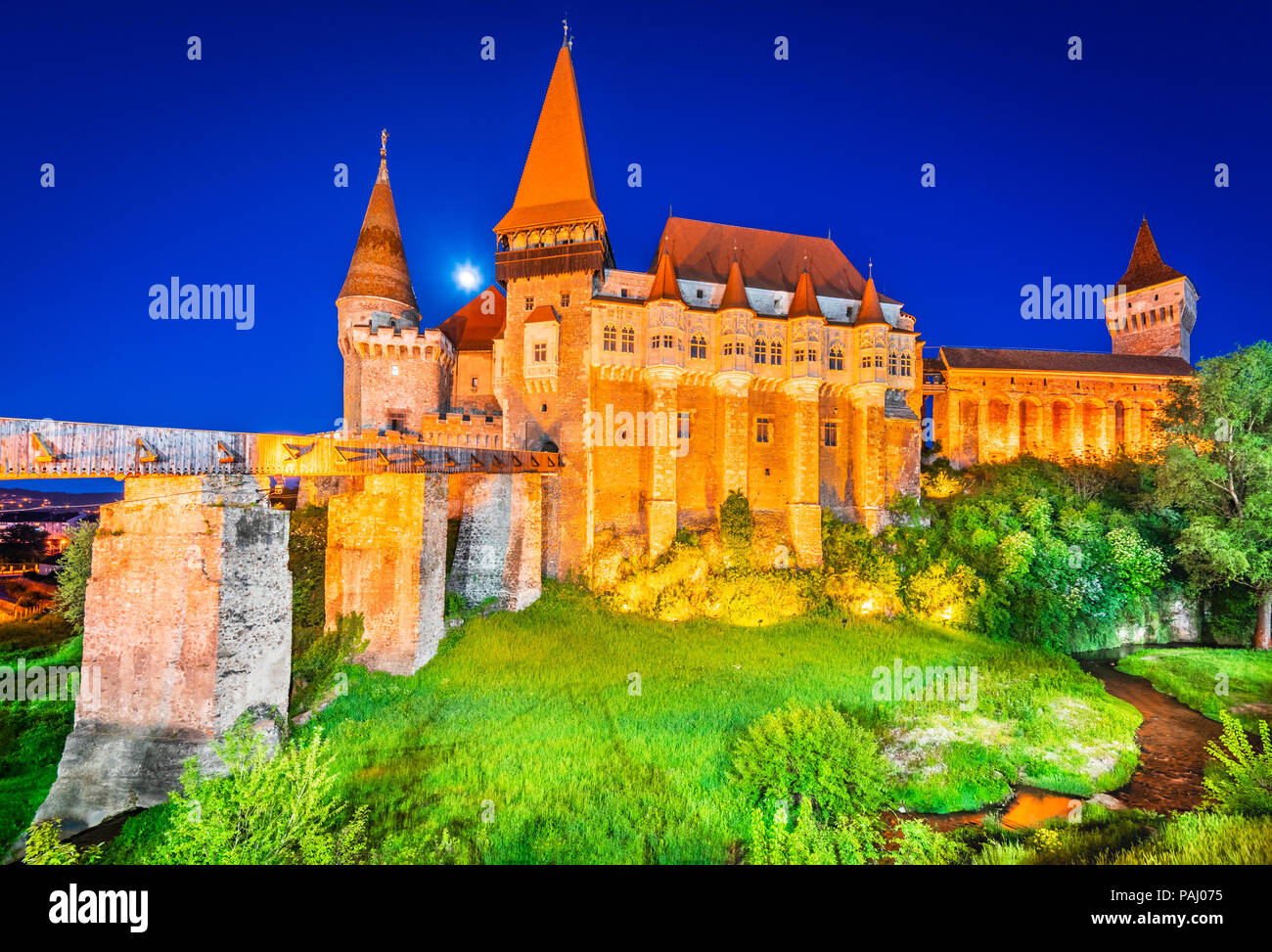 Burg hunedoara -Fotos und -Bildmaterial in hoher Auflösung – Alamy