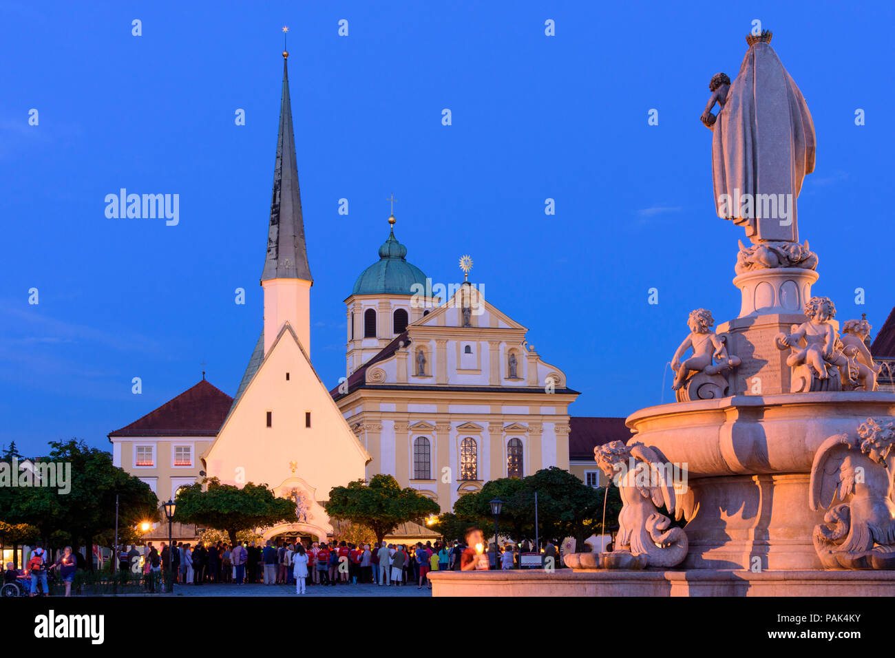Christliche kerzenlichtprozession in oberbayern -Fotos und ...
