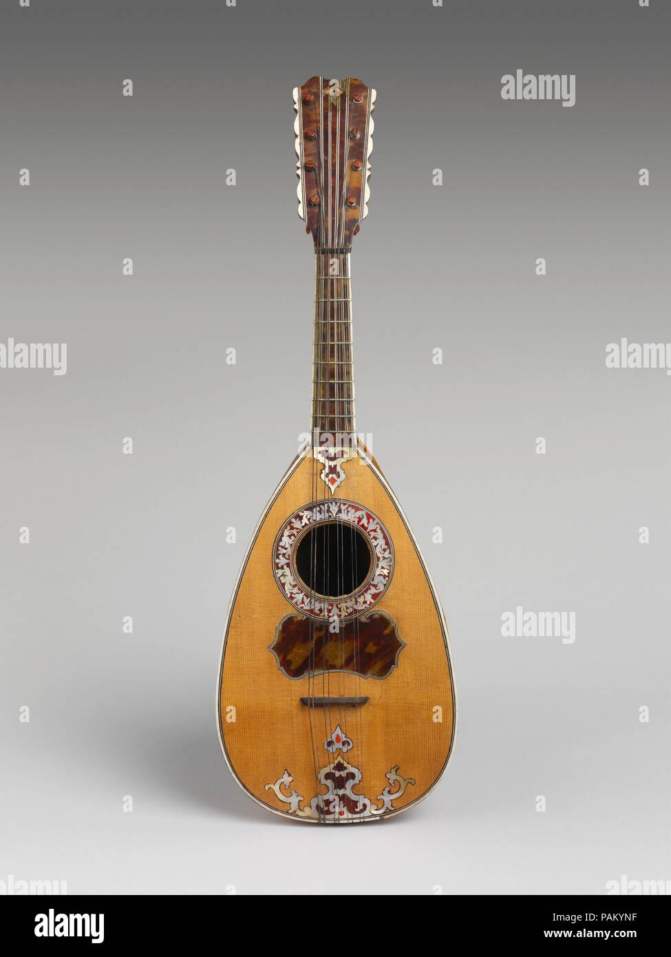 Mandoline. Kultur: Italienisch. Abmessungen: Label: 17,8 x 58,4 cm (7 x ...