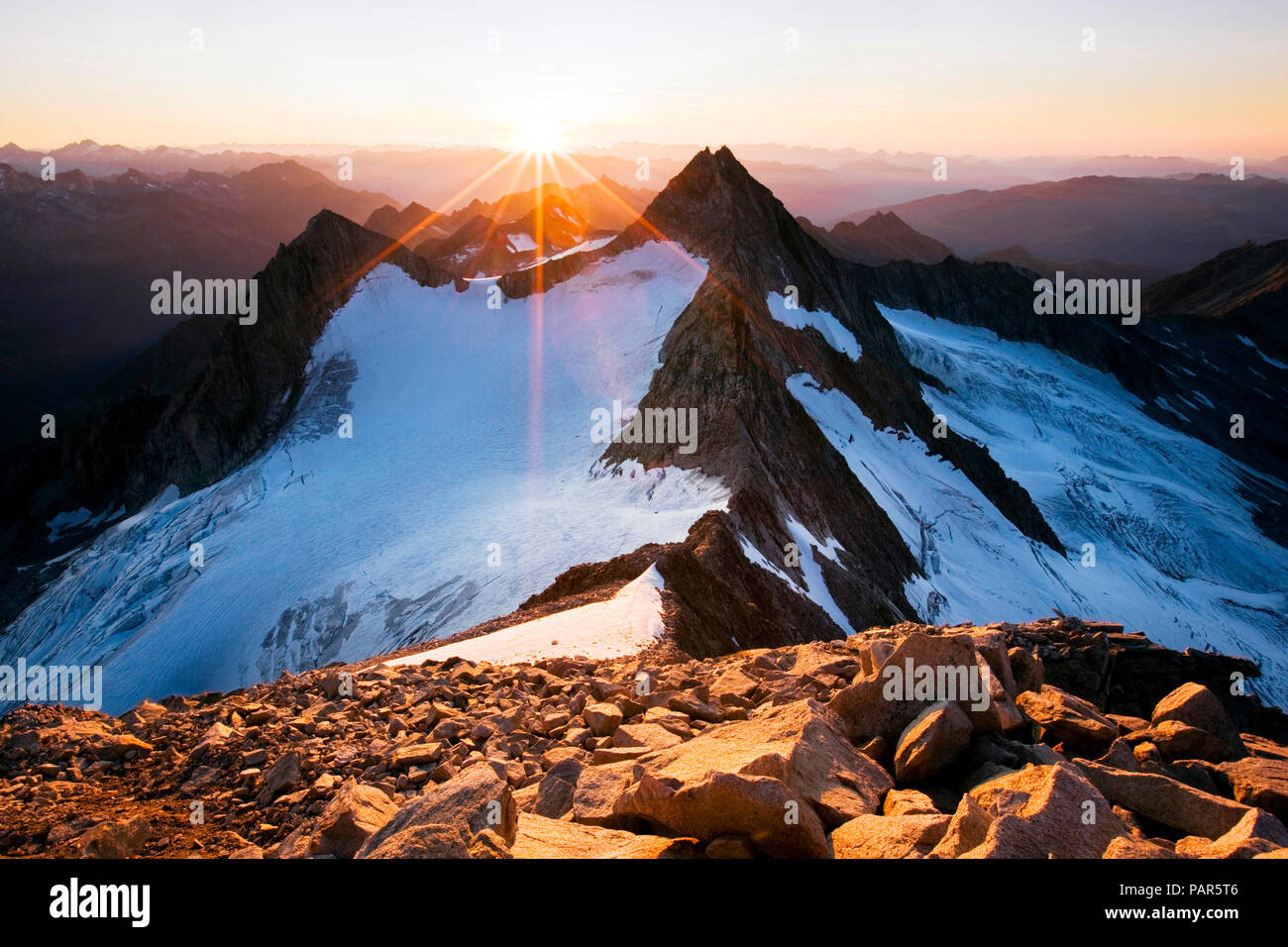 Zillertaler bergwelt -Fotos und -Bildmaterial in hoher Auflösung – Alamy