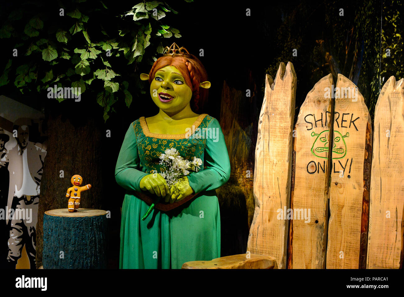 AMSTERDAM, NIEDERLANDE - 26.Oktober 2016: Fiona aus Shrek Film, Madame ...