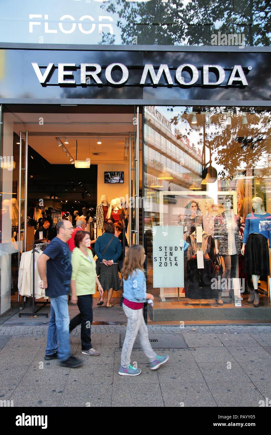 Vero moda -Fotos und -Bildmaterial in hoher Auflösung – Alamy