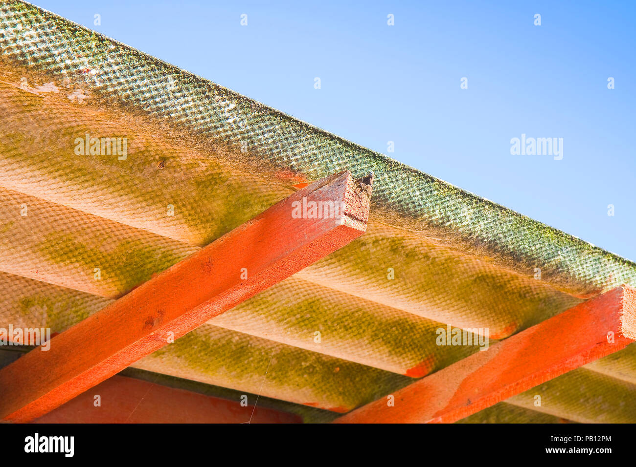 Dach einer baracke -Fotos und -Bildmaterial in hoher Auflösung – Alamy