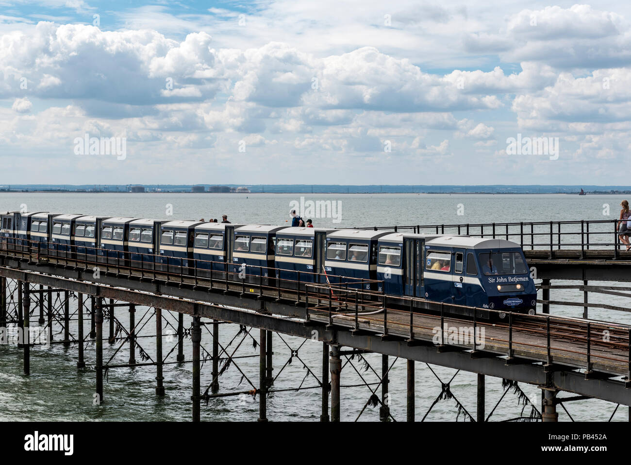 Eisenbahnmotor sir john betjeman die southend pier railway -Fotos und ...