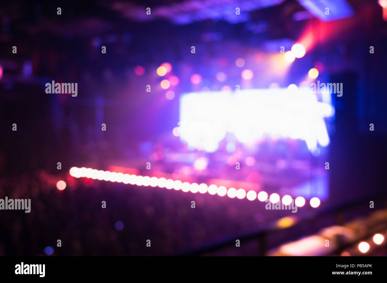 Lila musik hintergrund -Fotos und -Bildmaterial in hoher Auflösung – Alamy