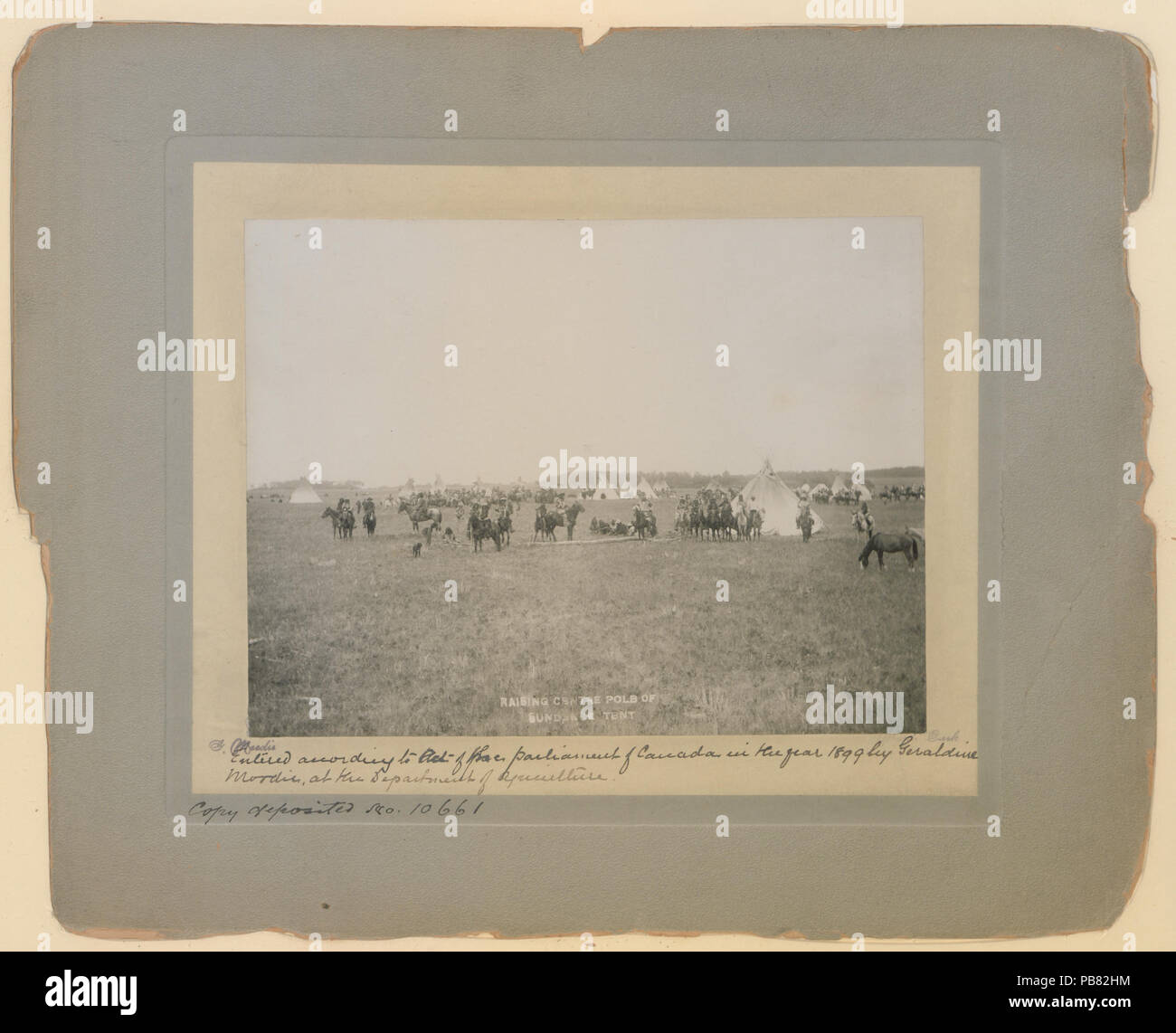 Native american sun dance ceremony -Fotos und -Bildmaterial in hoher ...