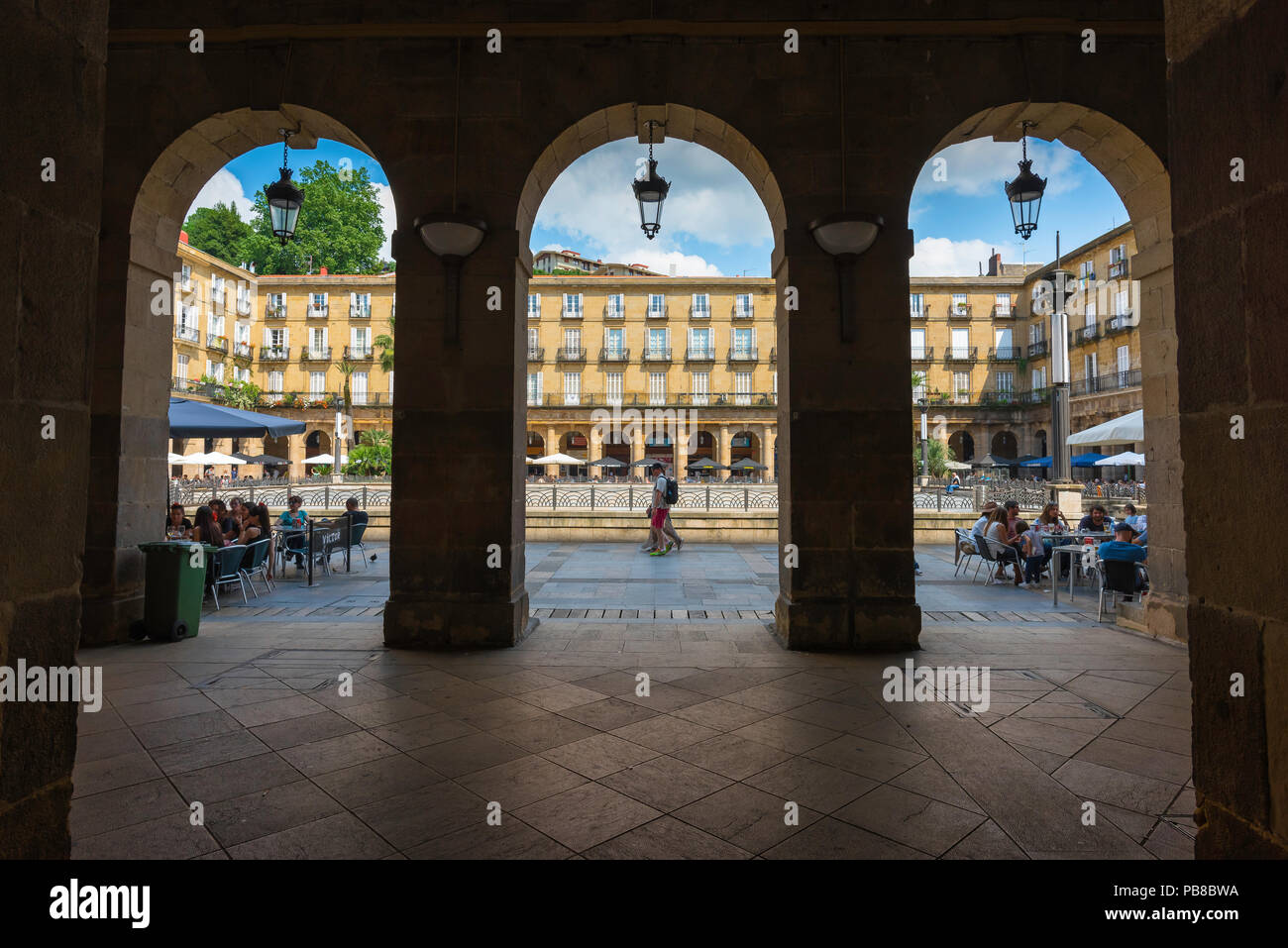 Bilbao arcade square altstadt biskaya -Fotos und -Bildmaterial in hoher ...