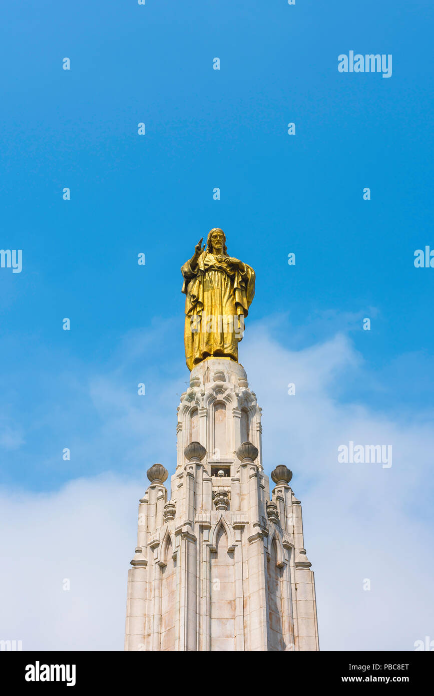 Jesus Christus Bilbao, Ansicht der goldenen Statue Christi auf dem ...